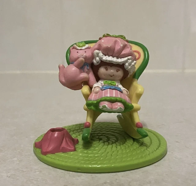 VINTAGE STRAWBERRY SHORTCAKE On Chair Mini Deluxe Rare (Missing Lamp ...
