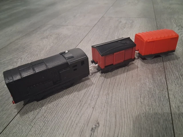 THOMAS TRACKMASTER DIESEL Train with trucks, RARE battery operated ...