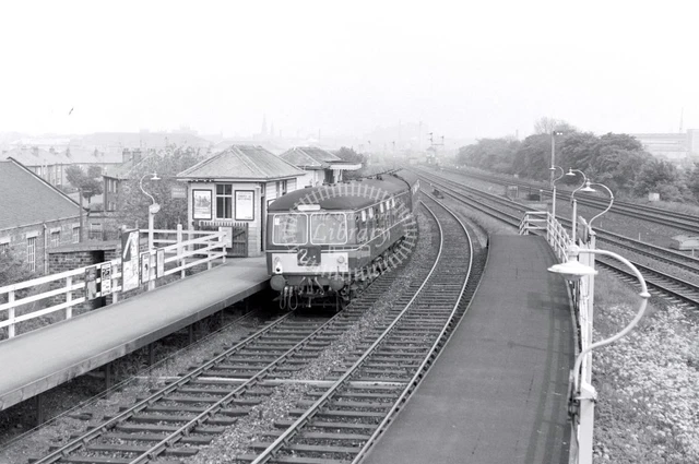 PHOTO BR British Railways Diesel Multiple Unit Class 104 Hull (Botanic ...