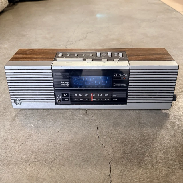 VINTAGE 1980 GE Clock Radio AM/FM Model 7-4945 | Dual Alarm | Battery ...