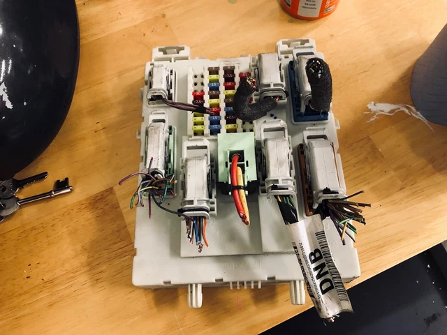 FORD FOCUS MK3 Bcm Body Control Module Fuse Box Bv6N14A073Es £37.10 ...