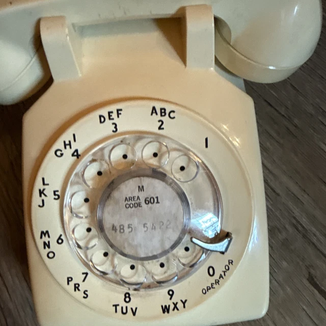 VINTAGE 1970S BELL System Western Electric Yellow Rotary Dial telephone ...