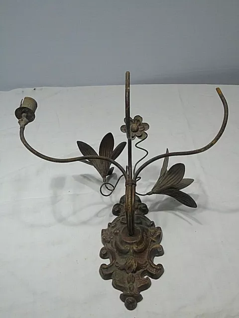ANCIEN BOUGEOIR, CHANDELIER applique mural d'église en métal (fonte ... ANCIEN BOUGEOIR, CHANDELIER applique mural d'église en métal (fonte ...