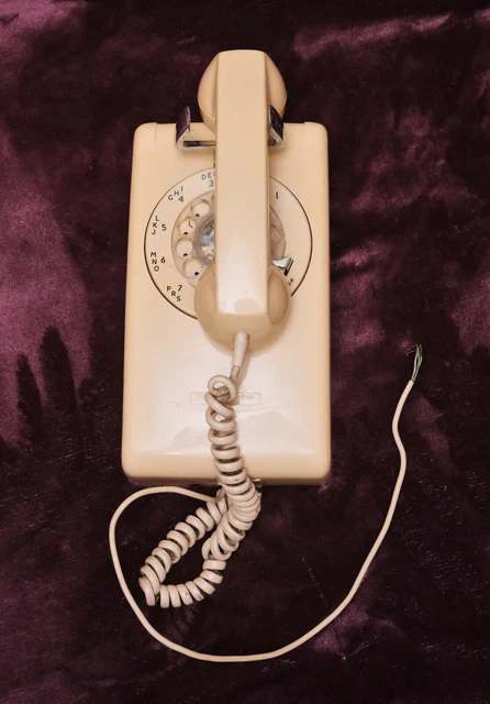 VINTAGE STROMBERG CARLSON ITT Rotary Dial Wall Phone Yellow Biege Tan ...