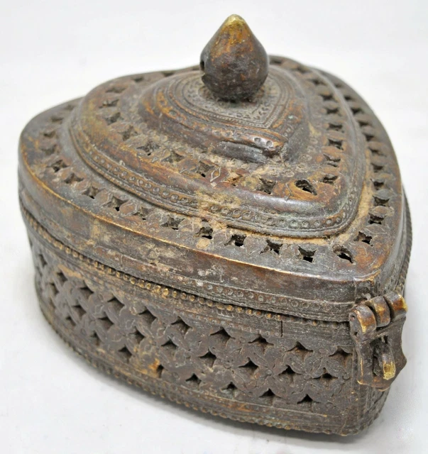 ANTIQUE BRASS HEAVY Betel Paan Leaves Box Supari Box Original Old Hand ...
