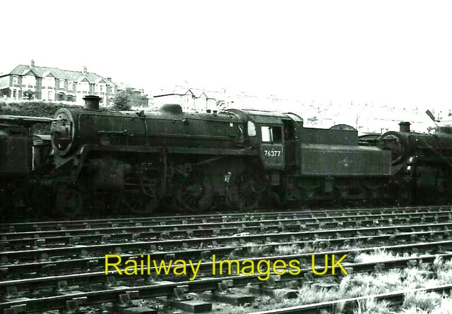 RAILWAY PHOTO - BR Riddles Standard Class 4MT 2-6-0 No.76077 with BR2 ...
