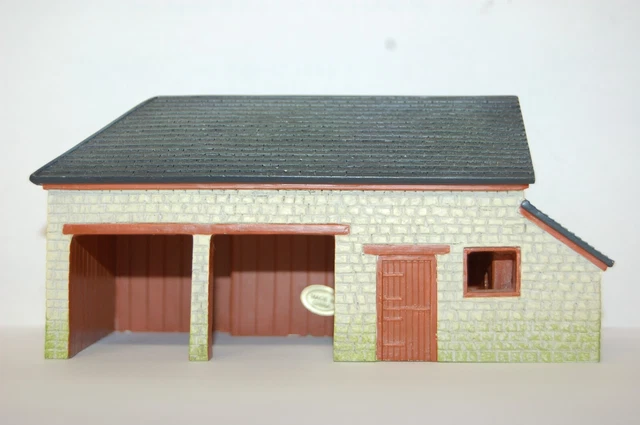 HORNBY SKALEDALE OO Gauge Farm Tractor Plough Shed R8785 £9.99 ...