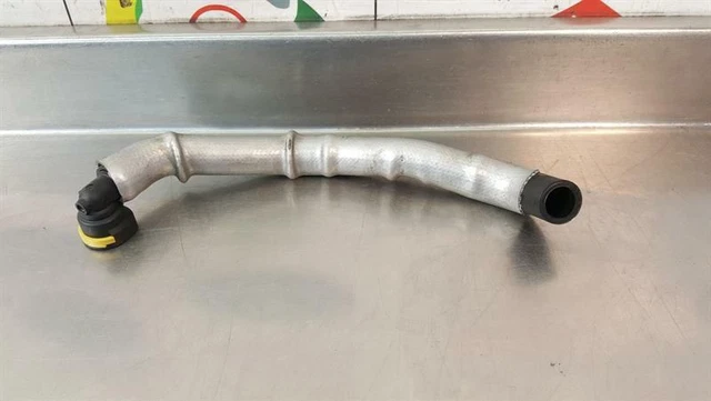 MERCEDES B-CLASS W246 Engine Rocker Cover Breather Hose Fast Postage £ ...