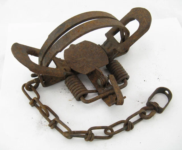 VINTAGE ONEIDA VICTOR 1.75 Coil Spring Animal Trap Trapping Decor ...