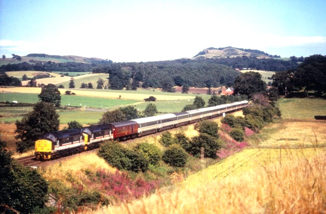 32 COLOUR RAILWAY Slide Class 37 221 & 37 251 Dated 1993 £2.99 ...