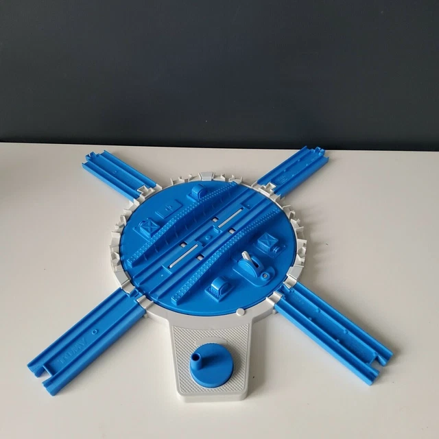 TOMY TRACKMASTER THOMAS The Tank Engine Turntable and 4x Connecting ...
