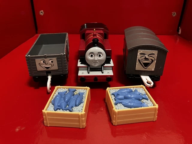 TOMY ARTHUR & Fish Truck Trackmaster Motorised Battery Train Thomas ...