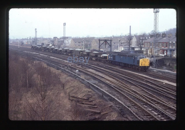 ORIGINAL 35MM SLIDE - Class 40 - 40080 at Skipton w/ ballast 20.2.82. £ ...