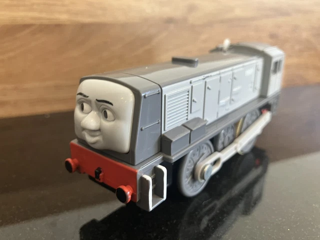 TOMY TRACKMASTER Thomas The Tank Engine And Friends Dennis Battery ...