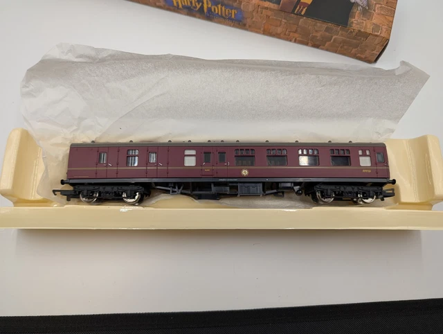 HORNBY OO GAUGE R4149A Hogwarts Express Brake Coach 99723 Boxed £25.00 ...