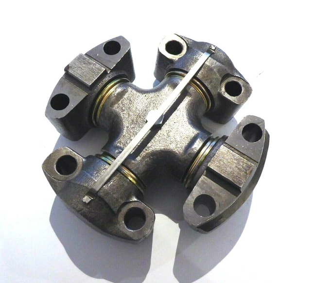 UNIVERSAL JOINT, FRONT AXLE; JOHN DEERE AND DEUTZ TRACTORS (various) £ ...