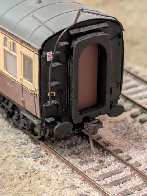 BACHMANN CHOCOLATE AND Cream MK1 BSK Charter Train Support Coach OO £1. ...