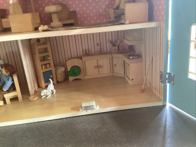 4 STOREY DOLLS House With All Figures Accessories Etc 70Hx52Lx27W cm ...