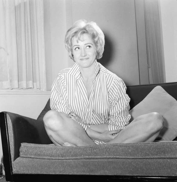 LIZ FRASER ENGLISH Actress Pictured At Home Of Donald Zec 1963 Old ...
