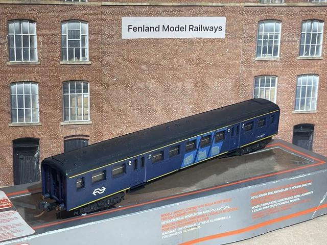 LIMA 1/87 HO Scale Dutch Railways Second Standard Class Bogie Coach £14 ...