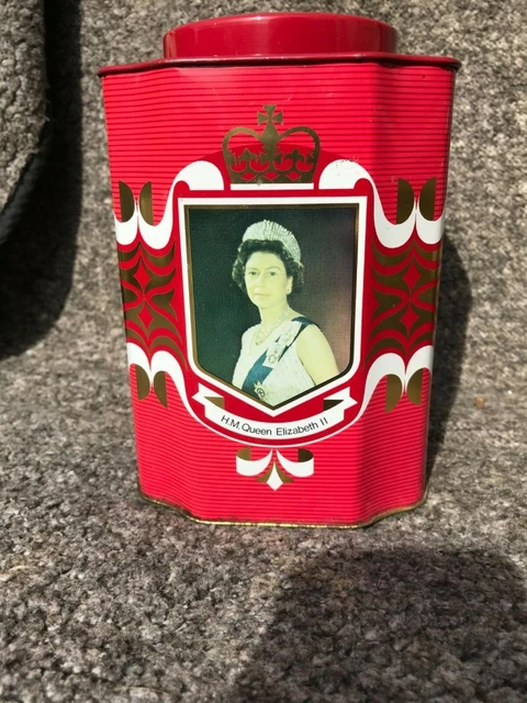 QUEEN ELIZABETH II 1952-1977 SILVER JUBILEE COMMEMORATIVE Cadbury red ...