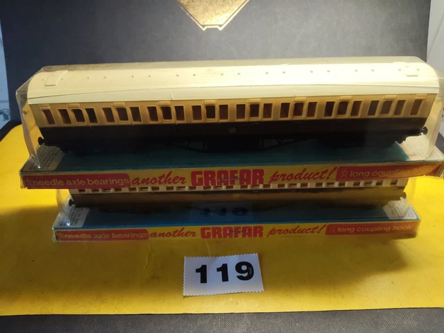 GRAHAM FARISH (GRAFAR) (Two) G.w.r Choc & Cream Coaches Rn9003 Stapled ...