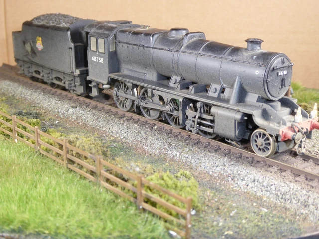 HORNBY 00 GAUGE BR Class 8F Steam Loco/Tender 2-8-0 no 48758 BR Black ...