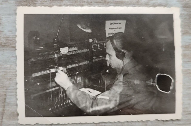 SOLDAT KAMERAD PORTRAIT Funker Funkgerät Wehrmacht 2.WK (8,5x6) Orig ...