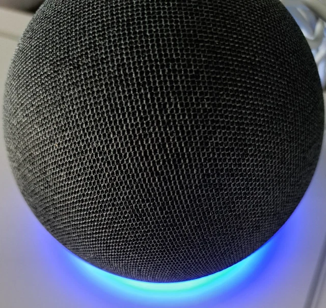 ECHO DOT 4TH Gen in black. Comes with bulldog holder and mains plug. £26.70 - PicClick UK