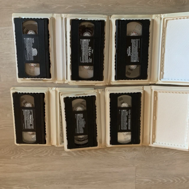 DISNEY CLAMSHELL VHS LOT ~ 26 Disney Movies ~ 2 Black Diamond ~ Kids ...