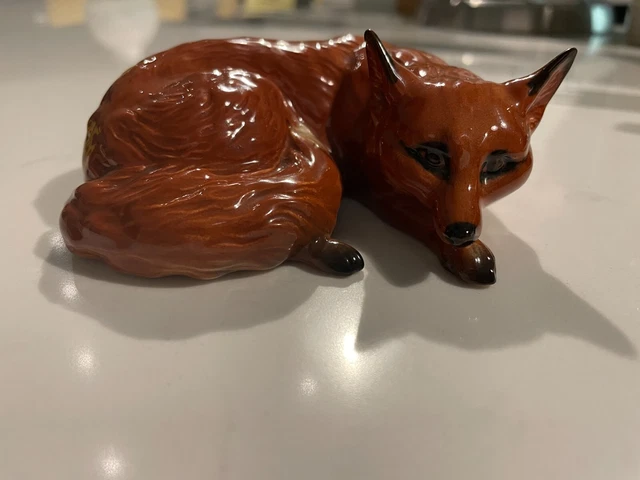 RARE BESWICK FOX Curled Lying Down Sculpture Model 1017 Collectable ...