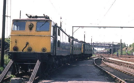 ORIGINAL COLOUR SLIDE of 76018 BR class 76 Woodhead electric loco £11. ...