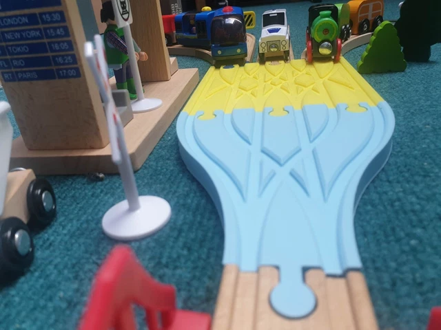 WOODEN TRAIN TRACK - Station Intersection Combo Deal 2x pieces Playset ...