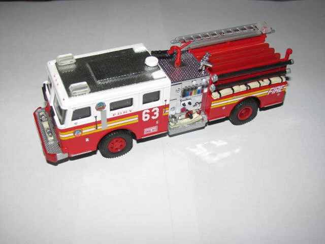 CODE 3 FDNY Engine 63 Feuerwehr New York F.D.N.Y schönes Modell EUR 49 ...