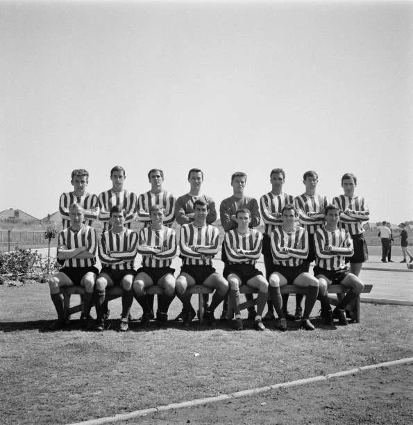 THE BRENTFORD FC football team UK August 1966 OLD PHOTO $8.50 - PicClick AU