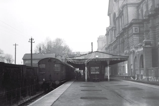 PHOTO BR BRITISH Railways Station Scene - ALEXANDRA PALACE STATION £1. ...