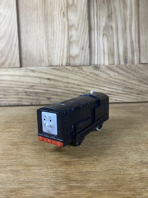 THOMAS THE TANK Engine & Friends Diesel Motorized Trackmaster Train ...