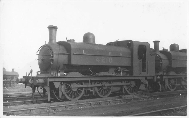 VINTAGE STEAM LOCOMOTIVE Postcard - #4210 LNER Colwick (R5) £5.91 ...