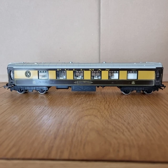 HORNBY PULLMAN 1ST Class Parlour Coach OO Gauge Model Railway £8.99 ...