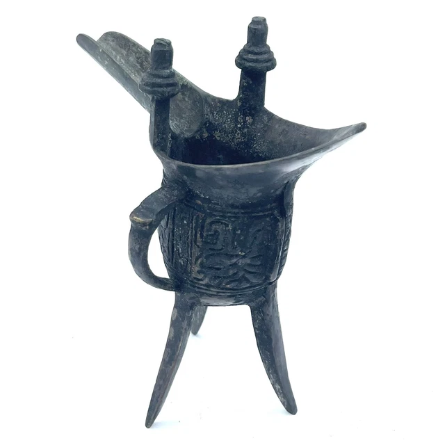 ANTIQUE CHINESE APOCRYPHAL Jue Well Caste Tripod Ceremonial Wine Vessel ...