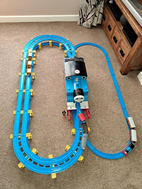 TOMY TRACKMASTER THOMAS The Tank Engine & Friends GIANT THOMAS TRAIN ...