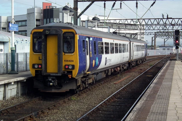CLASS 156 156424, 2 car DMU, in new Northern at Manchester Piccadilly £ ...