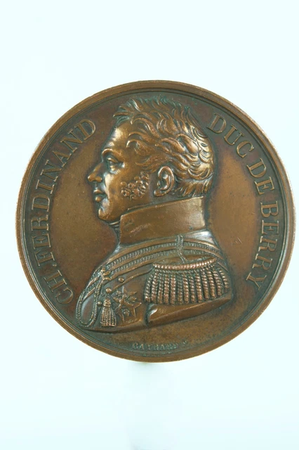 ANCIENNE MÉDAILLE BRONZE portrait de collection Duc de Berry 19 ème ...
