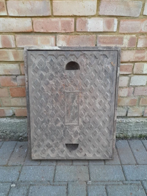 CAST IRON MANHOLE Inspection Drain Cover And Frame 628mm x 483mm £99.99 ...