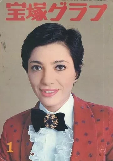 ENTERTAINMENT MAGAZINE TAKARAZUKA Graph 1977 January Issue £22.34 ...