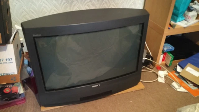 SONY TRINITRON CRT TV 37 inch across including the frame and WIDESCREEN ...