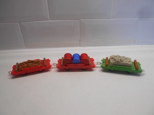 TOMY TRACKMASTER THOMAS the tank engine train set flatbeds with cargo £ ...