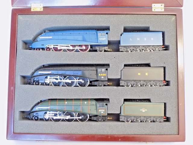 HORNBY OO GAUGE A4 x 3 Limited Edition Steam Loco Presentation Box ...