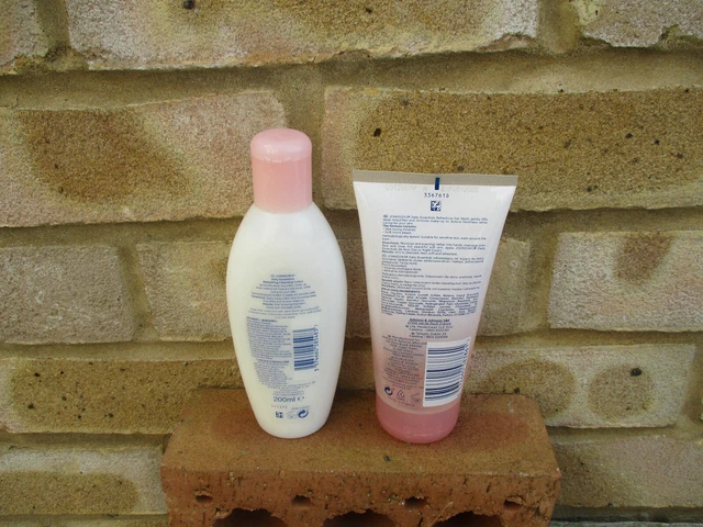 JOHNSONS FACE CARE gel wash 150ml + cleansing lotion 200ml £37.09 ...