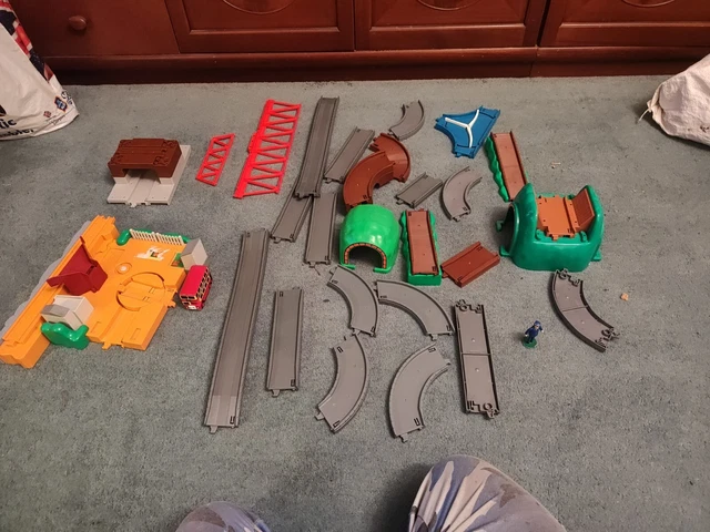 THOMAS THE TANK Engine TOMY Trackmaster Road Track And Cross Over Onto ...